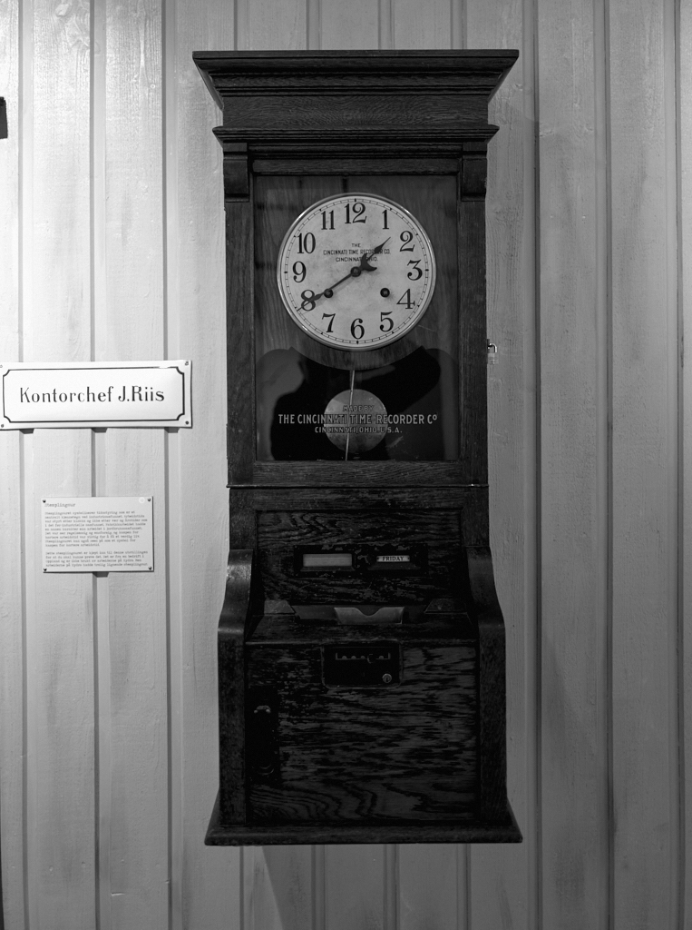 Clocking Off – Monochromia