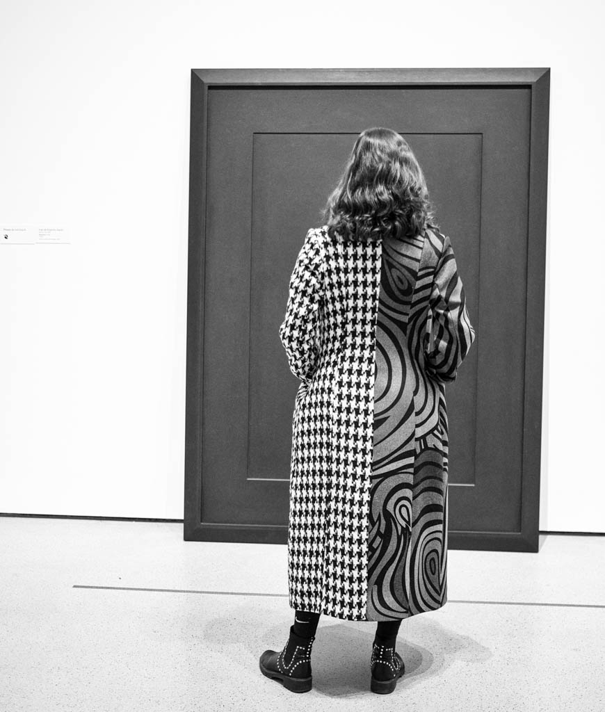 Museum People – Monochromia