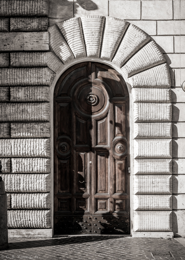 Monaldeschi Palace, Rome – Monochromia