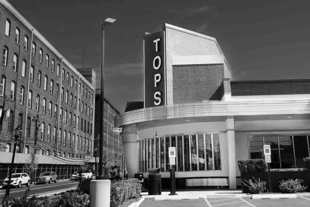 Tops Diner – Monochromia