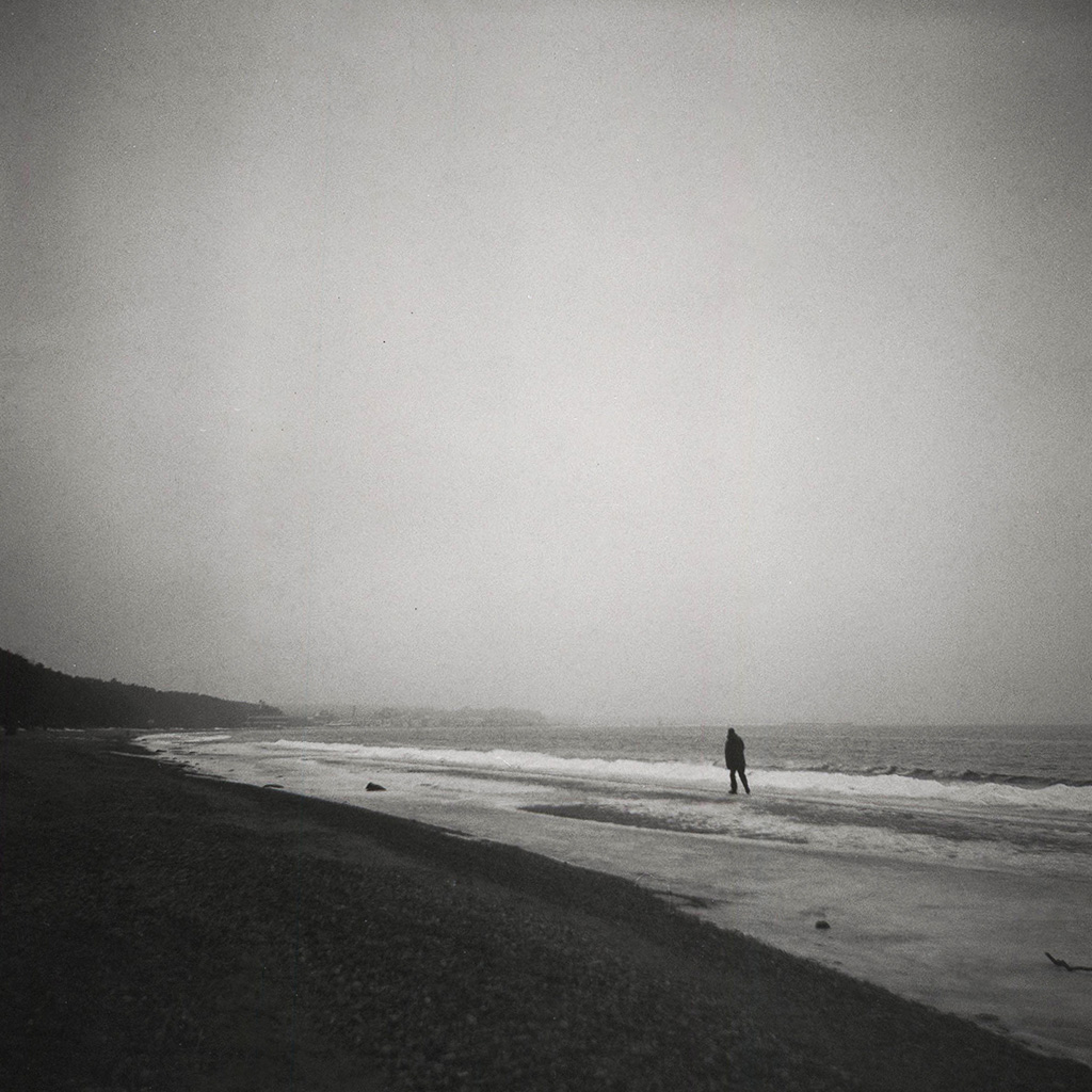 Random passerby – Monochromia